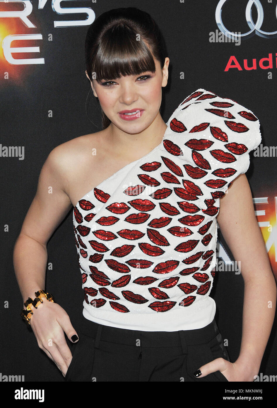 Hailee steinfeld 28 red carpet event hi-res stock photography and ...