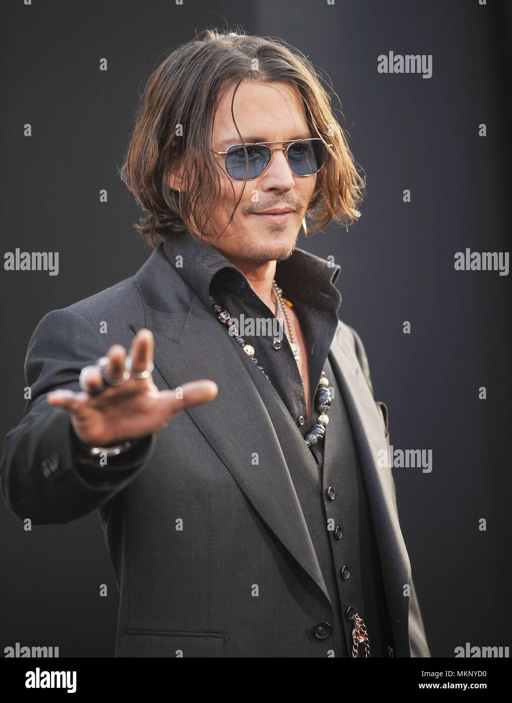 Johnny depp 187 red carpet event hi-res stock photography and images ...