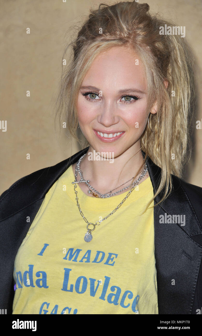 Juno Temple arriving at the Lovelace Premiere at the Egyptian Theatre ...