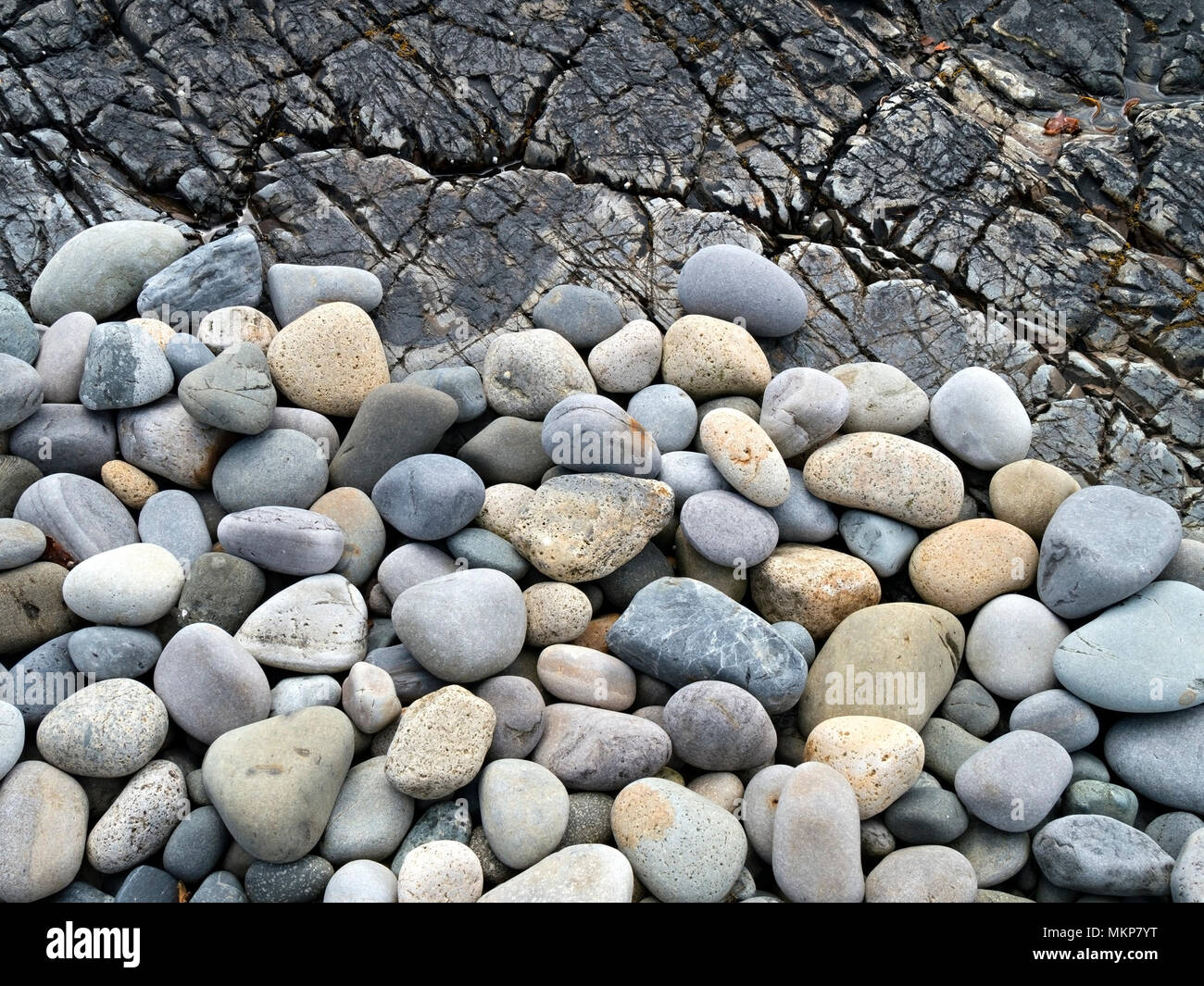 Round stones rocks hi-res stock photography and images - Alamy