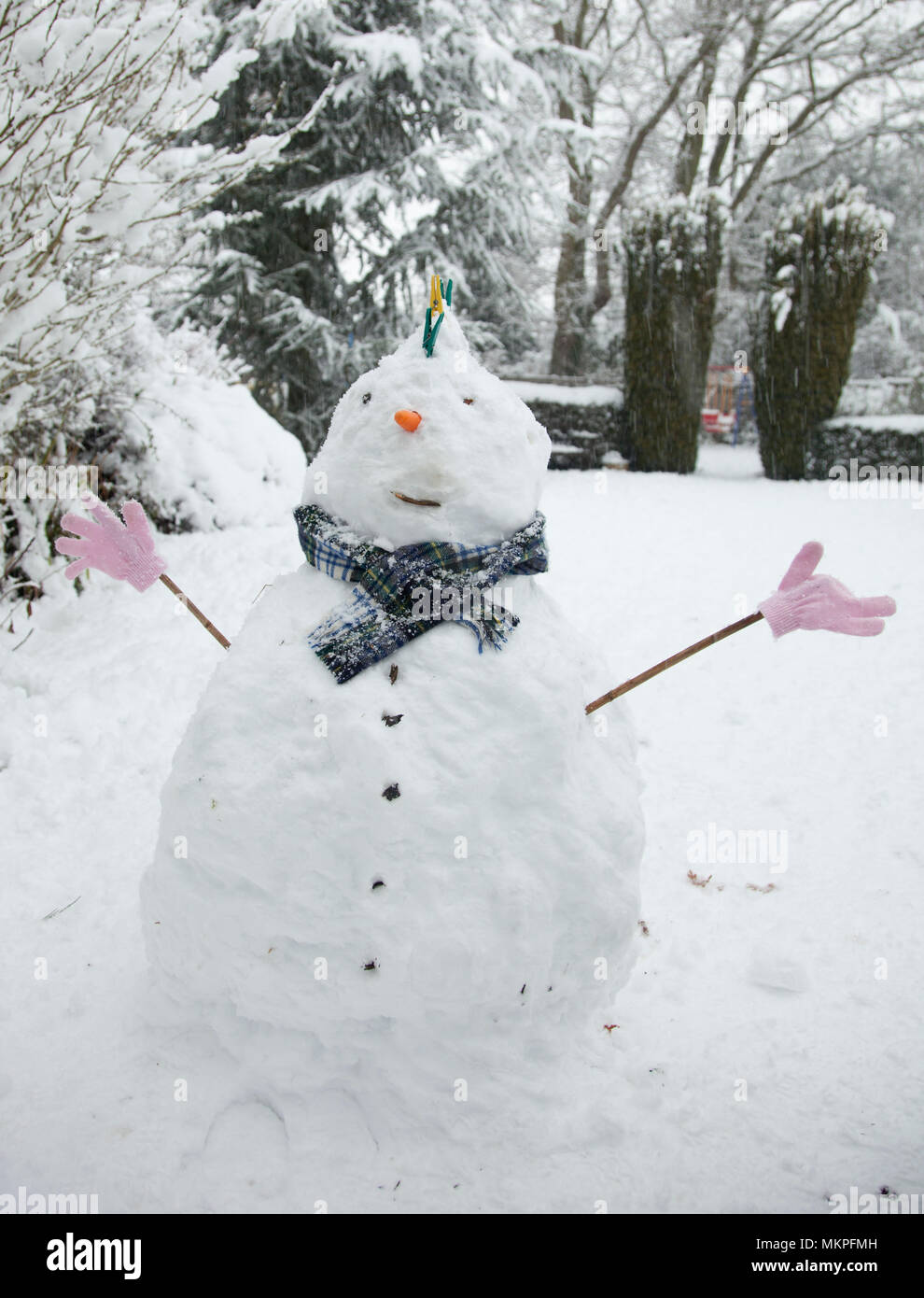 Sick snowman hi-res stock photography and images - Alamy