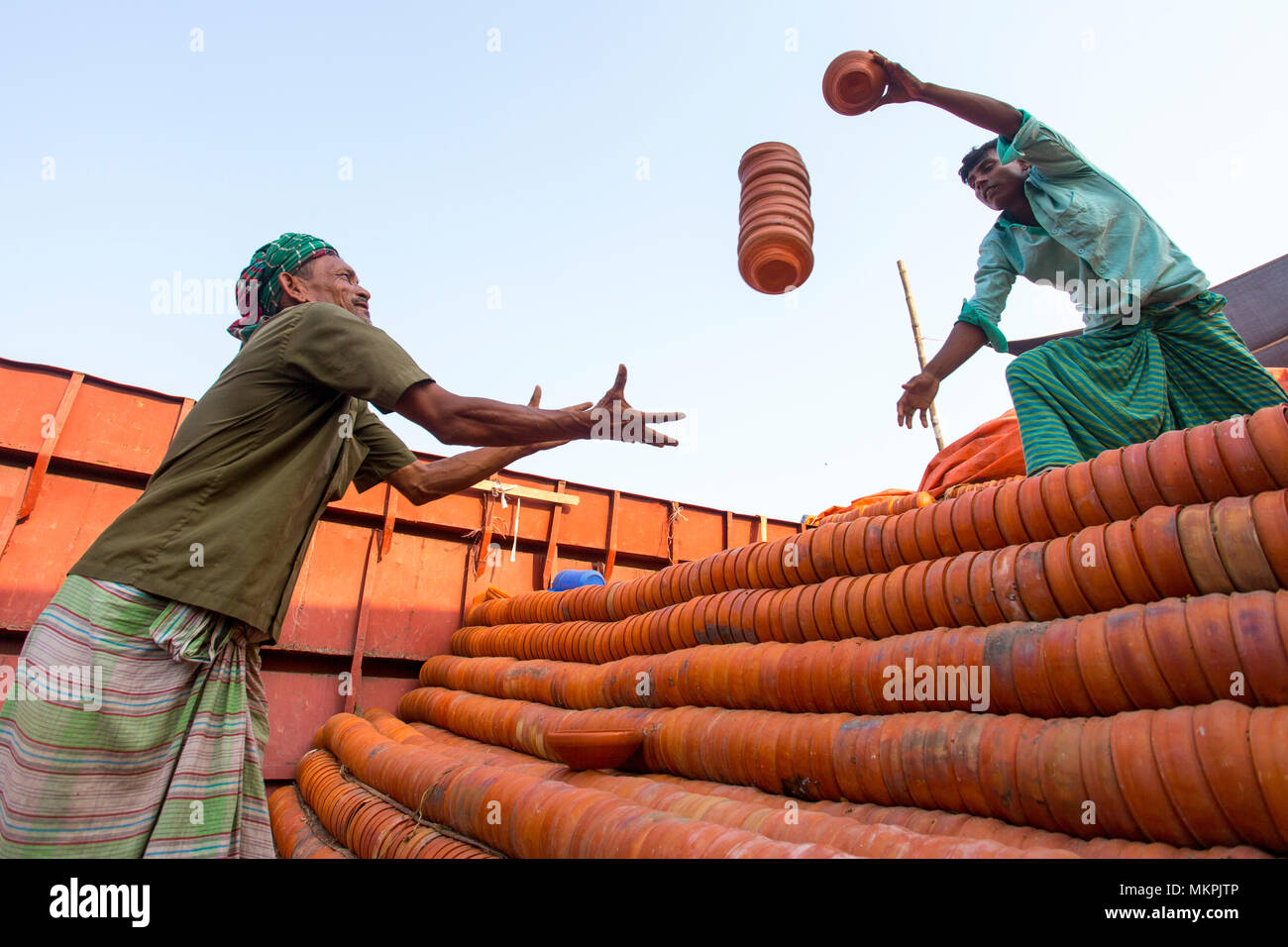 Pottery load unload on transporting boat at Burigonga River near ...