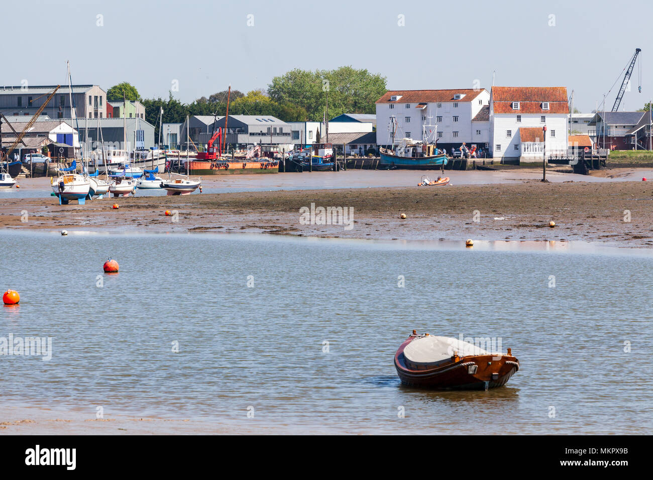 River deben estuary mudflats woodbridge hi-res stock photography and ...