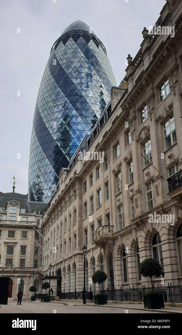 London's skyline with blue skies as temperatures reached 15 degrees ...