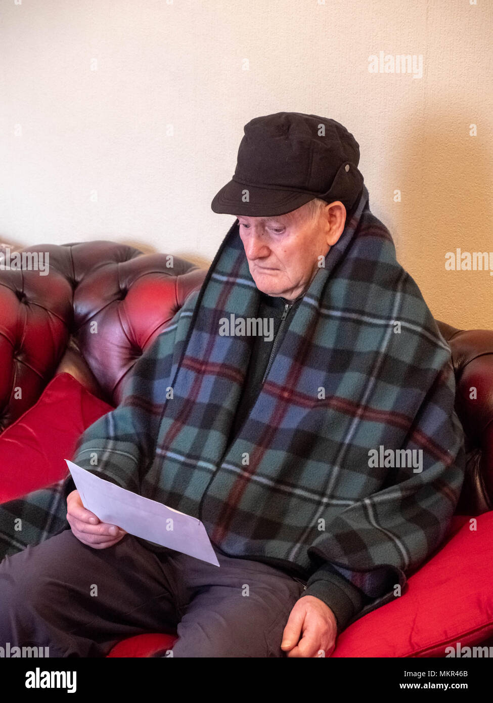 Elderly living alone hi-res stock photography and images - Alamy