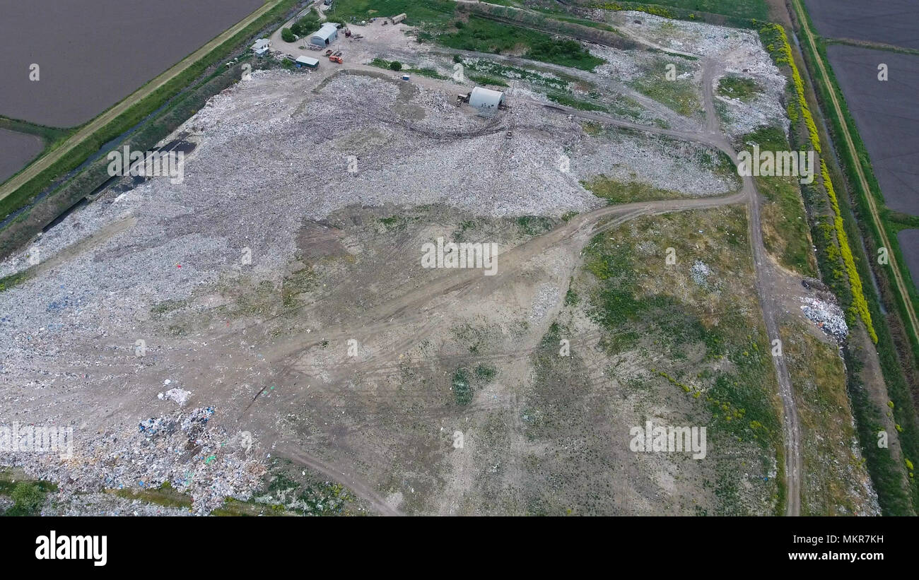 Messy heaps piles hi-res stock photography and images - Alamy