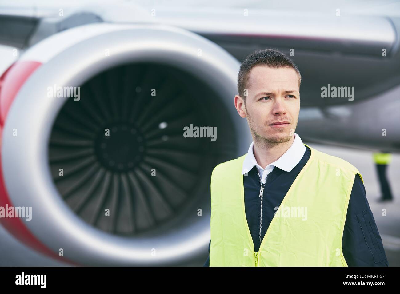 Airport ground crew ramp hi-res stock photography and images - Alamy