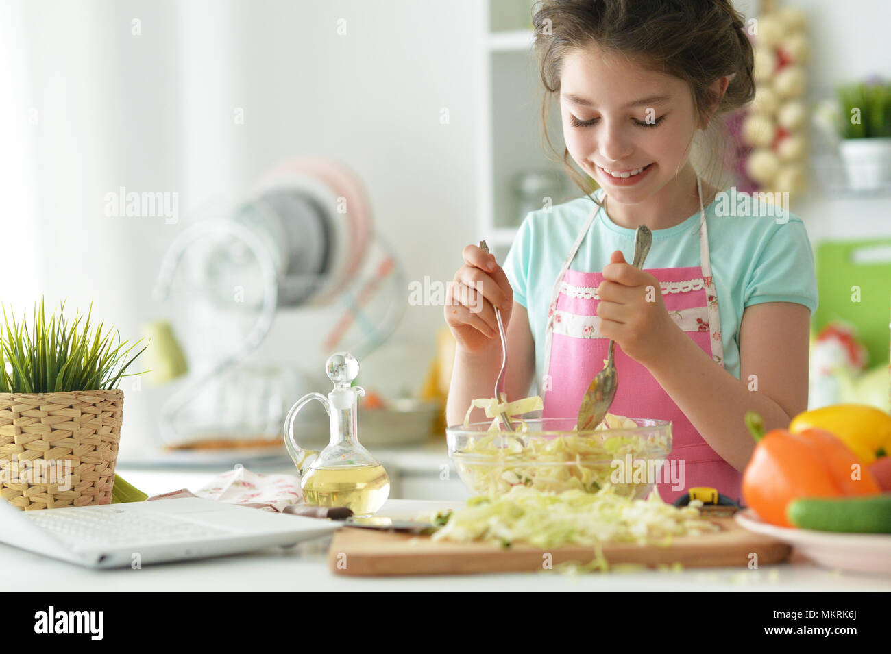Girl cook to eat in the kitchen Stock Photo - Alamy