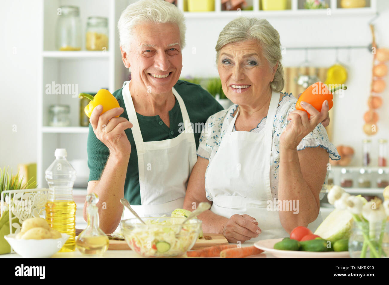 old people in the kitchen cook breakfast Stock Photo - Alamy