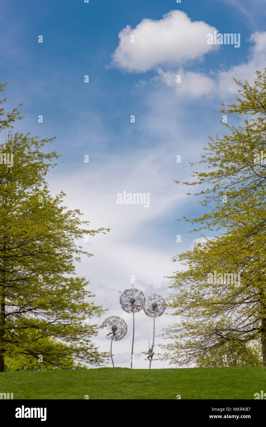 Fantasy wire sculptures hi-res stock photography and images - Alamy