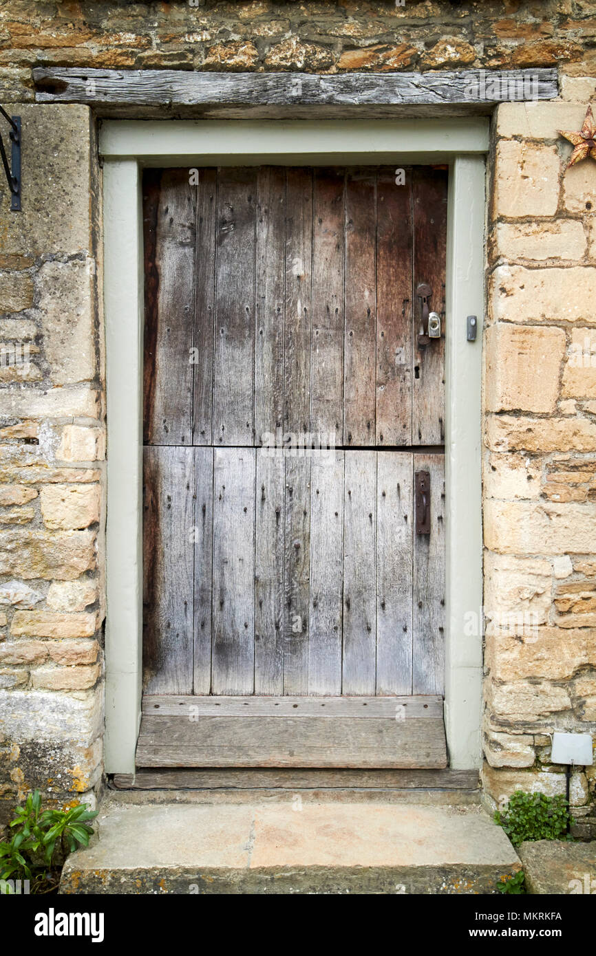 Old stable door hi-res stock photography and images - Alamy