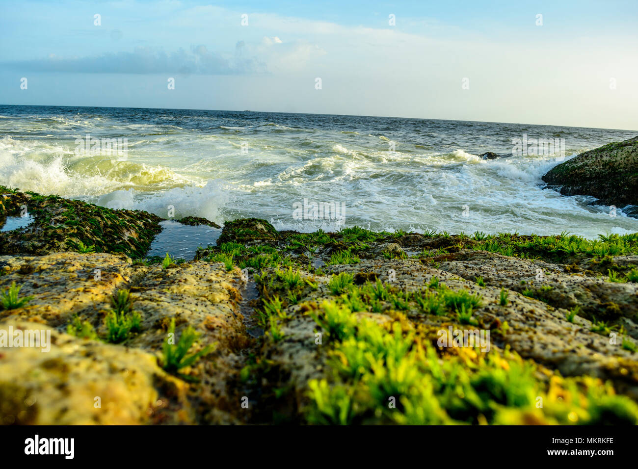 Waves washing rocks hi-res stock photography and images - Alamy