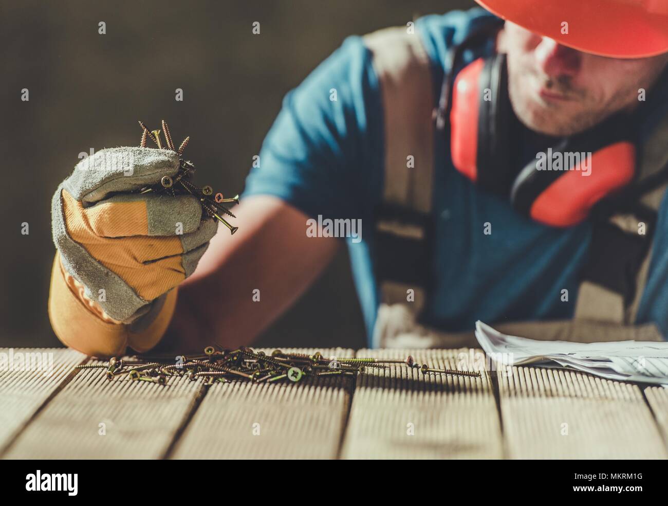 Construction worker thinking hi-res stock photography and images - Alamy