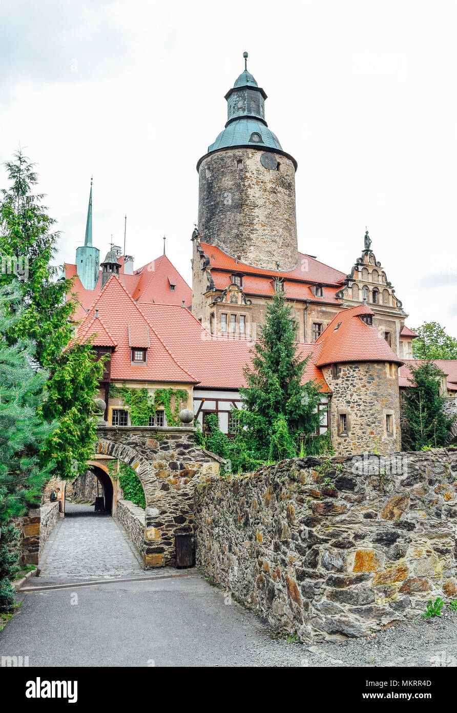 Defensive castle hi-res stock photography and images - Alamy