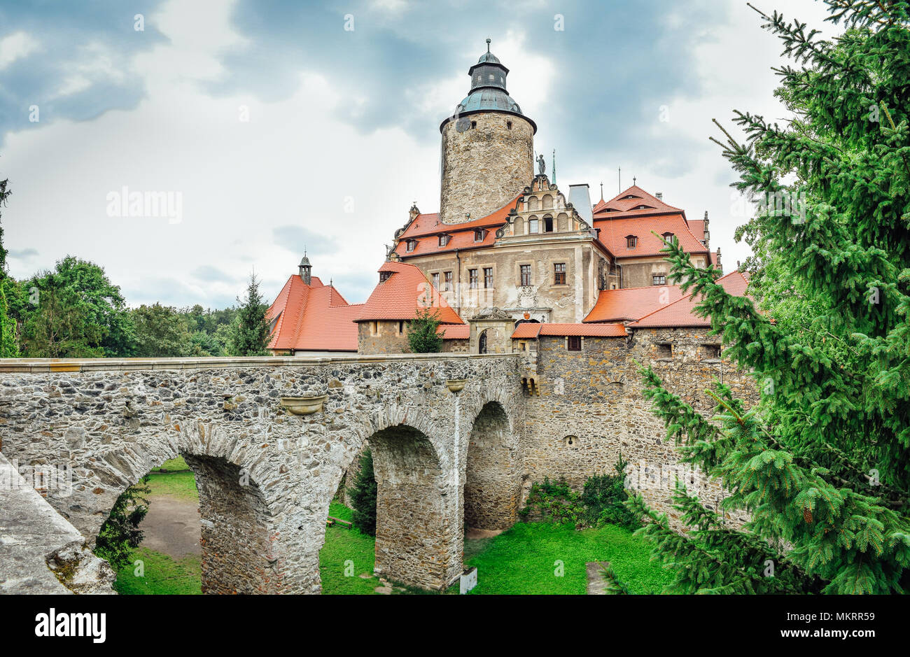 Defensive castle hi-res stock photography and images - Alamy