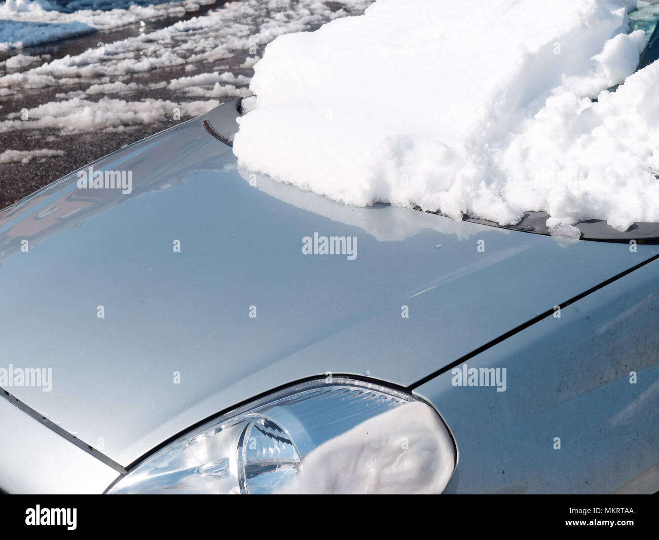 Car frontal window covered by fresh snow Stock Photo - Alamy