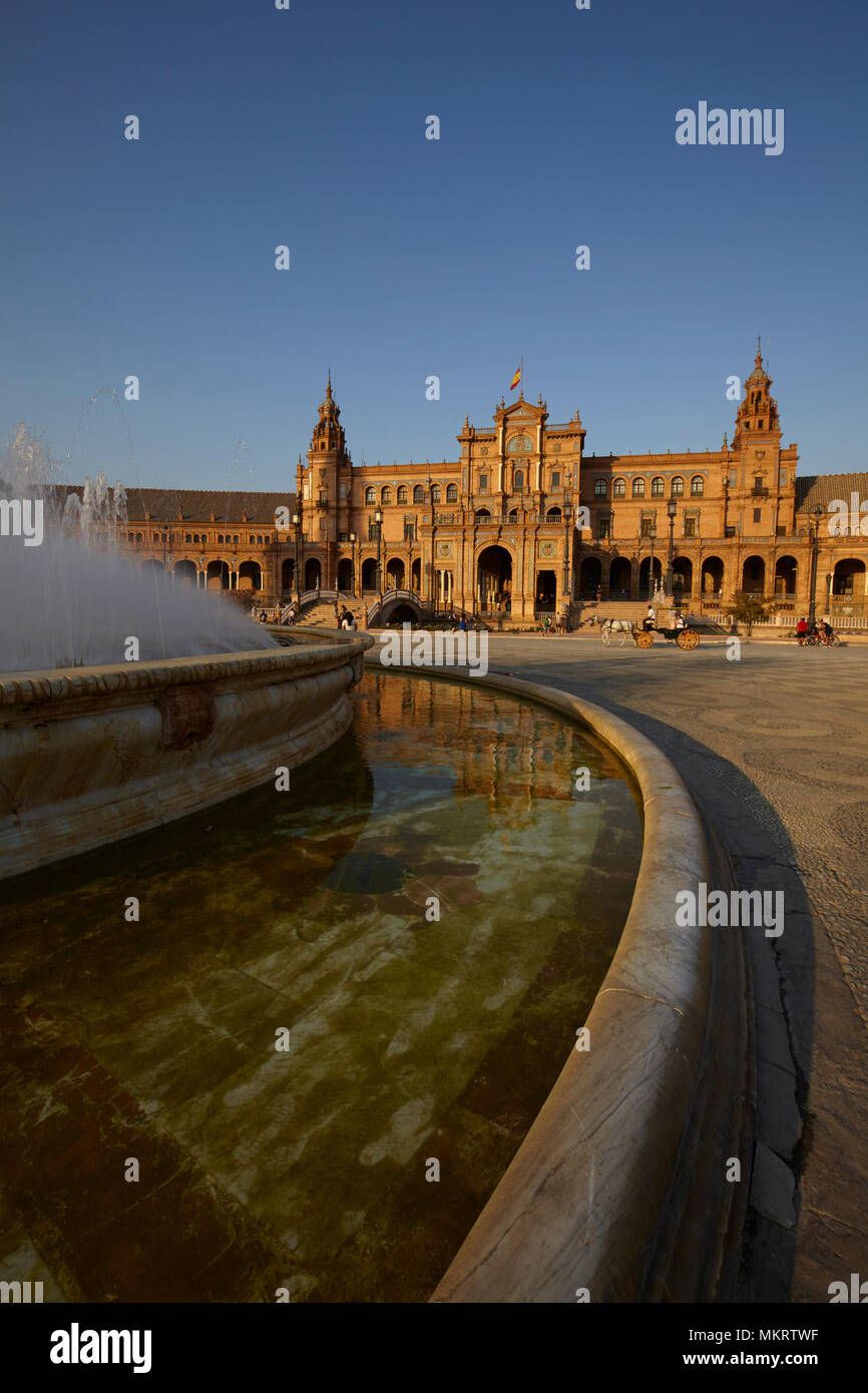 Pavilion in square hi-res stock photography and images - Alamy