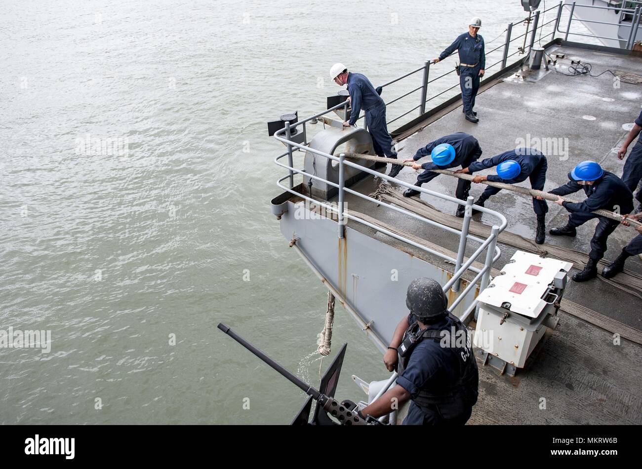 180507-N-JU894-0039 ATLANTIC OCEAN (May 7, 2018) Sailors pull in a line ...