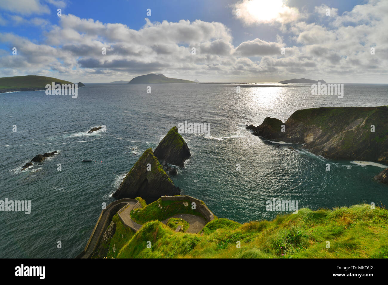 Dunquin Harbour with Blasket island Stock Photo - Alamy