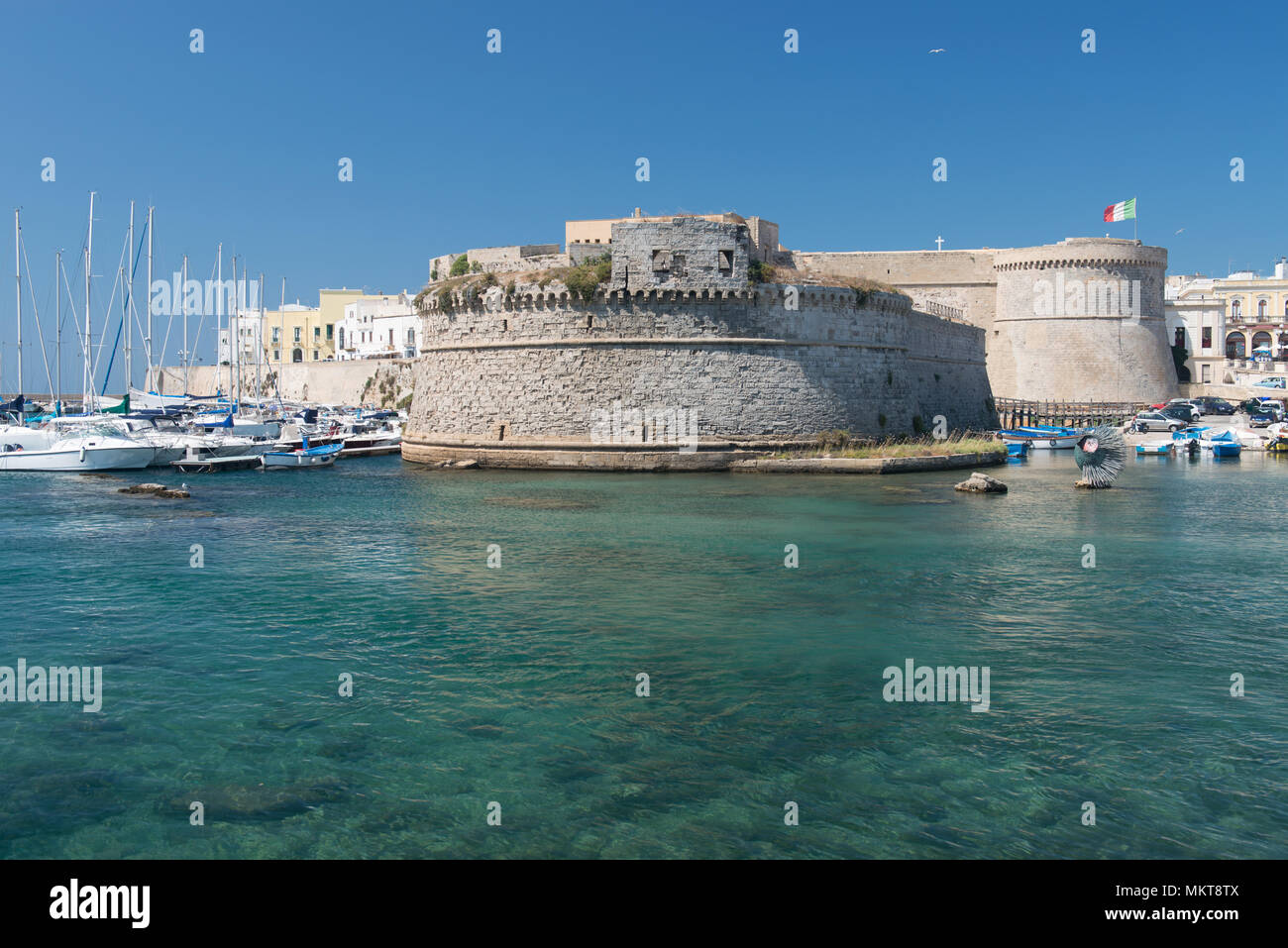 Apulia boats hi-res stock photography and images - Alamy