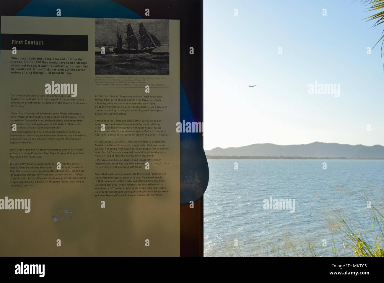 First contact sculpture sign hi-res stock photography and images - Alamy