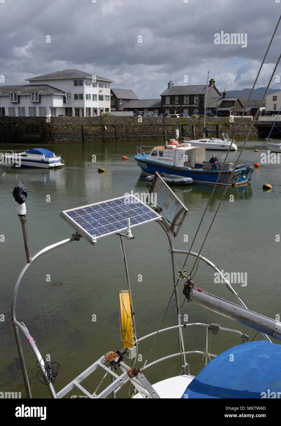 Stern rail mounted solar panel hi-res stock photography and images - Alamy