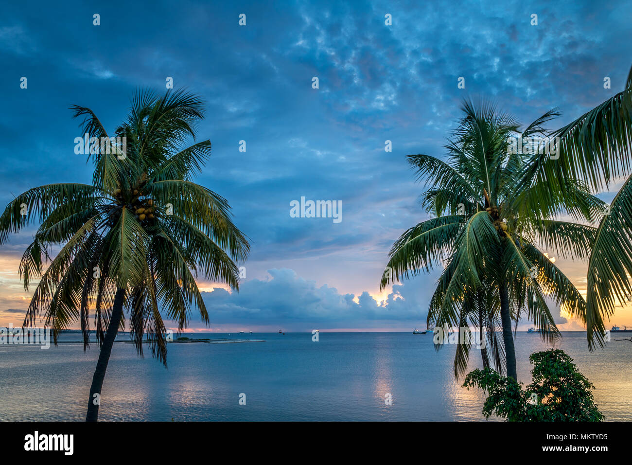 Sundown sunset tourism touristic hi-res stock photography and images ...
