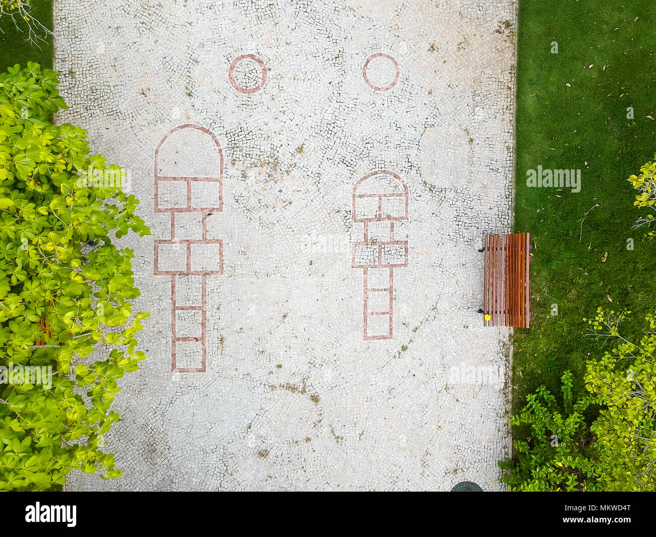 Hopscotch black and white hi-res stock photography and images - Alamy