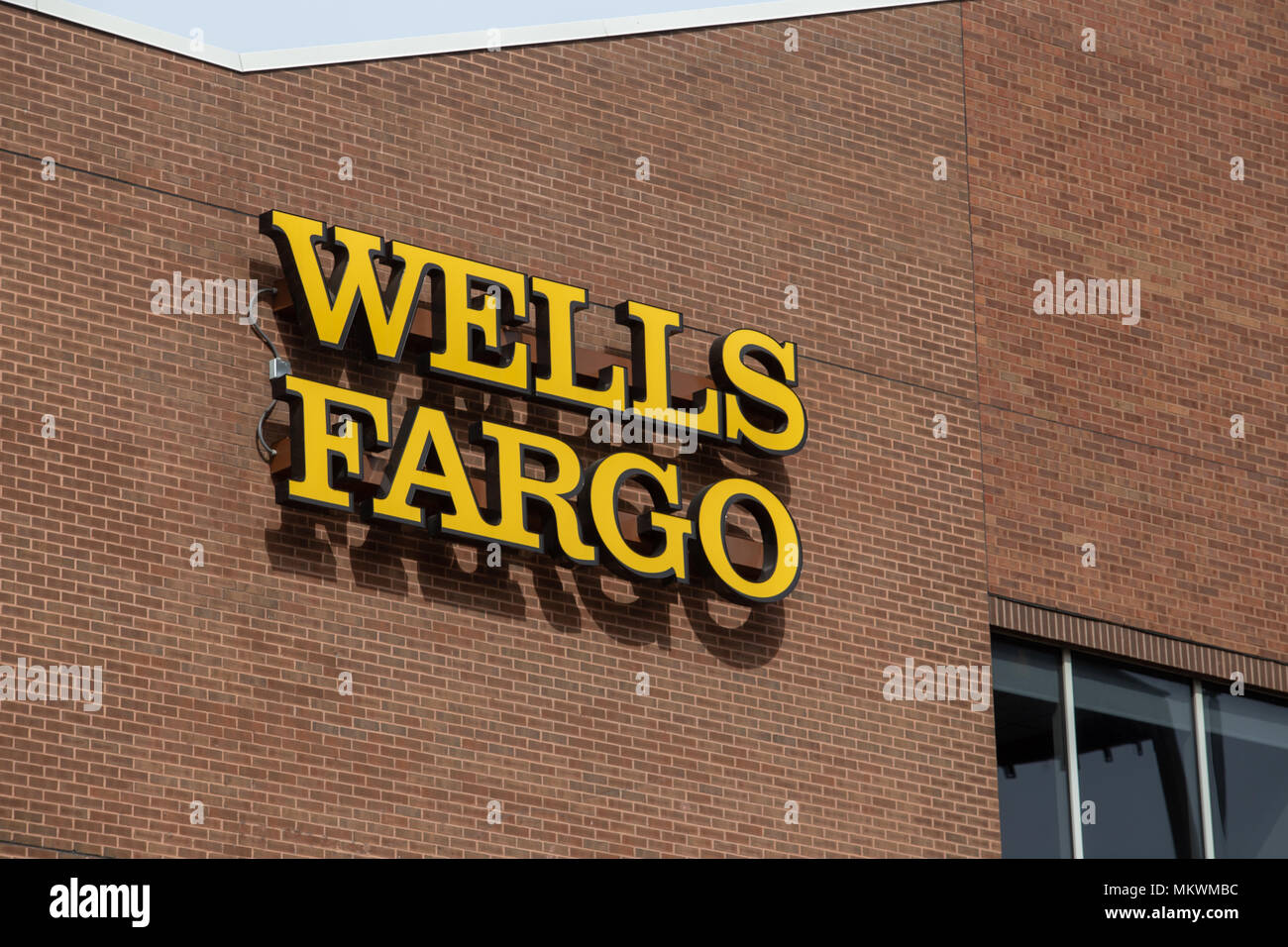 Wells Fargo Sign High Resolution Stock Photography and Images - Alamy