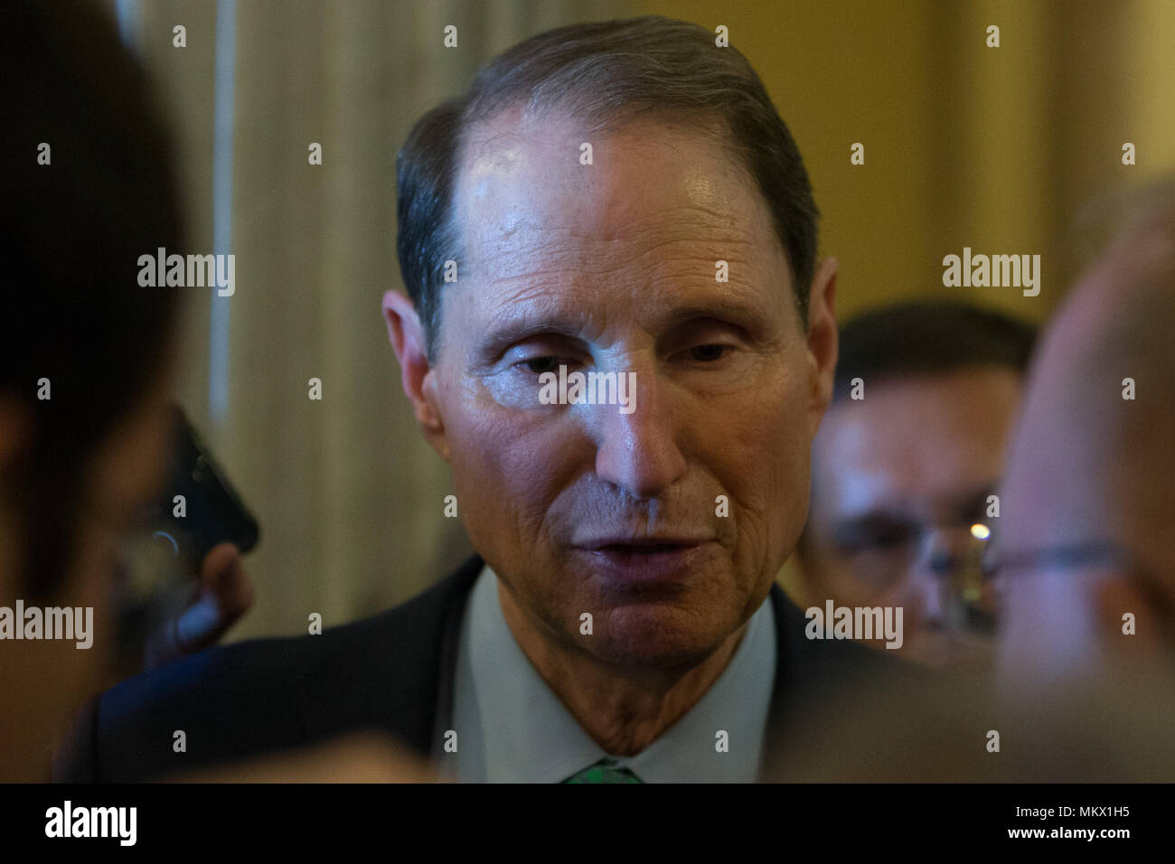 Senator ron wyden hi-res stock photography and images - Alamy