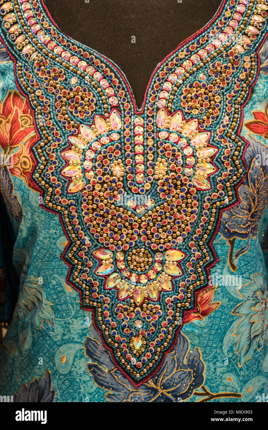 Arab womens clothes in shop hi-res stock photography and images - Alamy