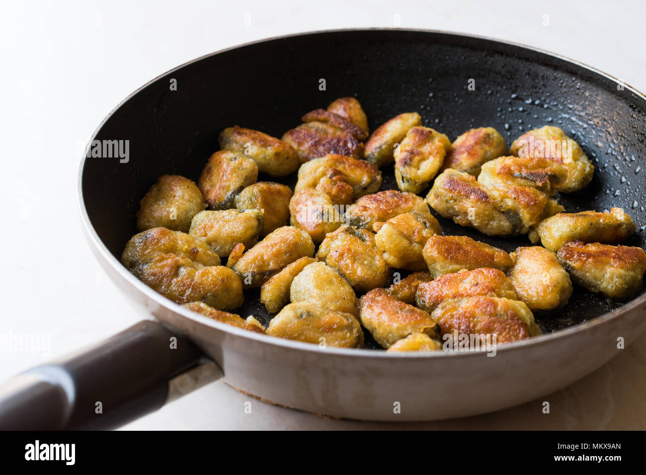 Fried Crispy Mussels Cooked in Pan. Seafood concept Stock Photo - Alamy