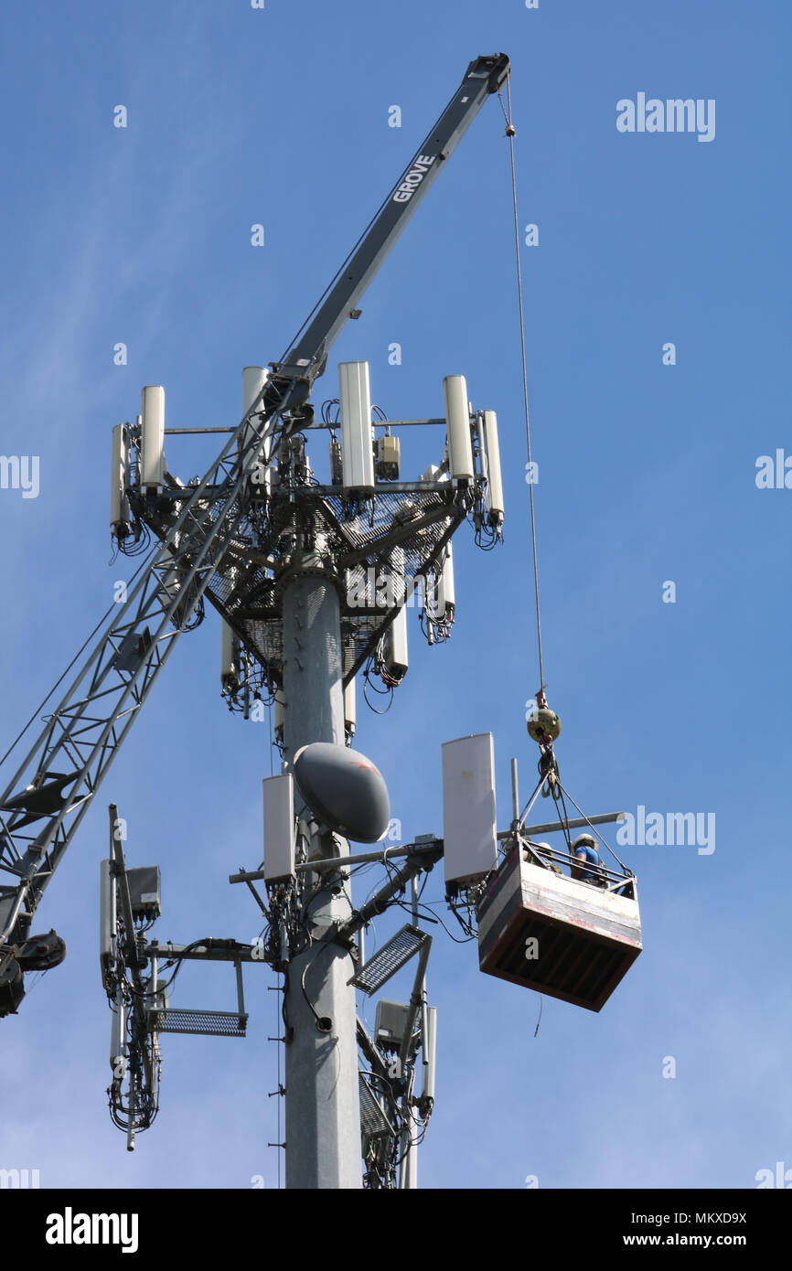 Cellphone towers hi-res stock photography and images - Alamy