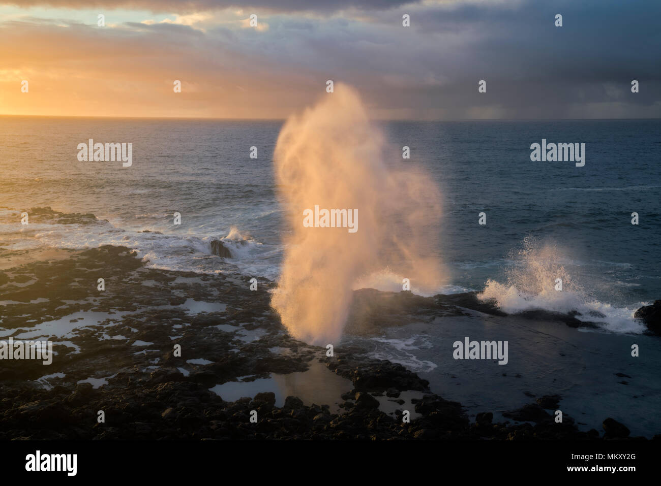 Hawaii south shore spouting horn hi-res stock photography and images ...