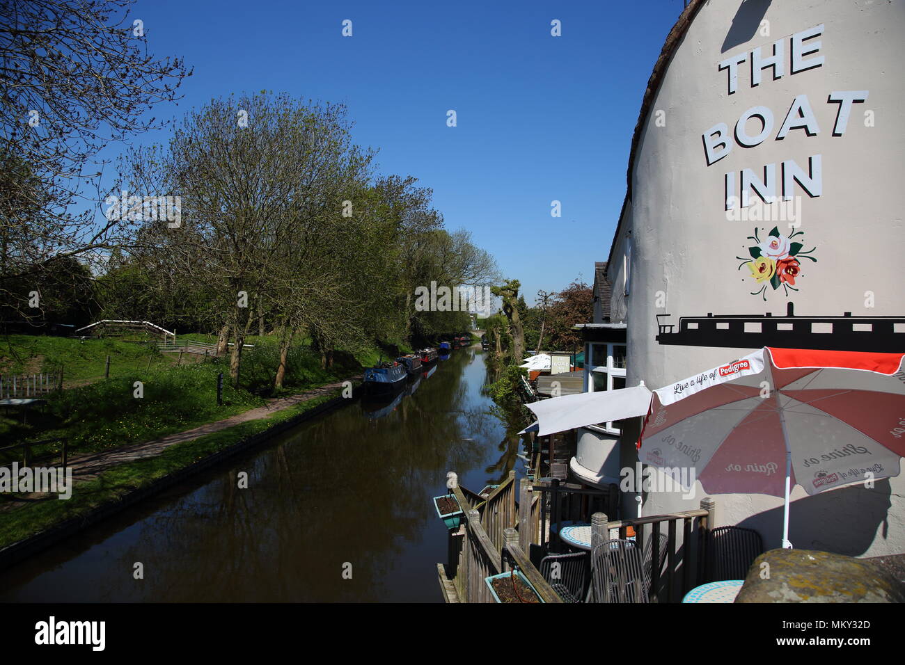 Inn Narrowboat Boat High Resolution Stock Photography and Images - Alamy