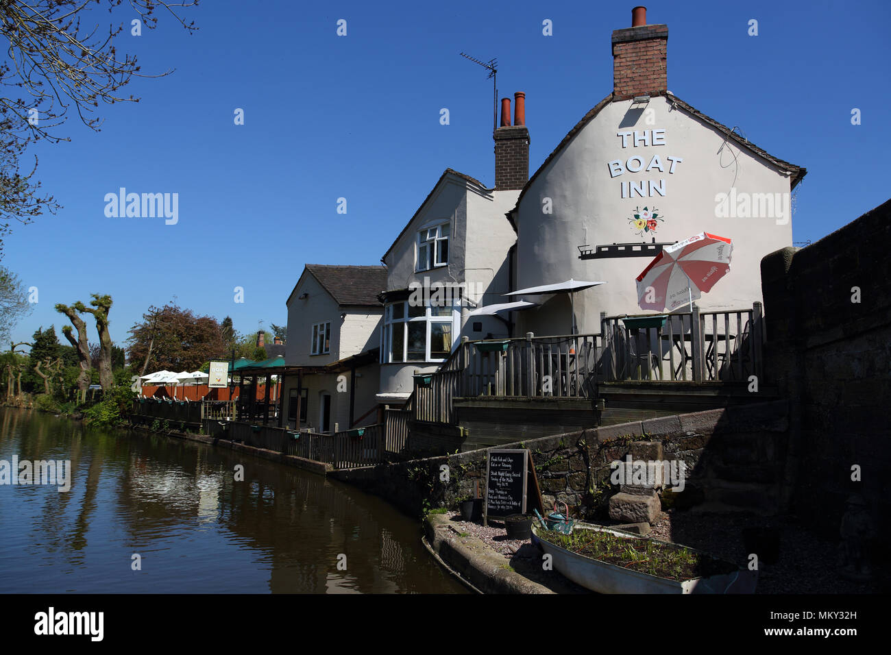 Inn Narrowboat Boat High Resolution Stock Photography and Images - Alamy