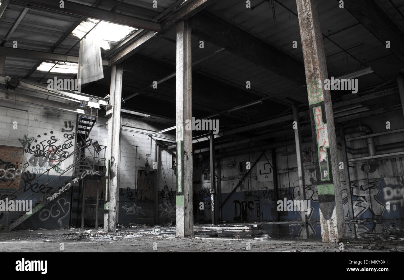 Abandoned warehouse hi-res stock photography and images - Alamy