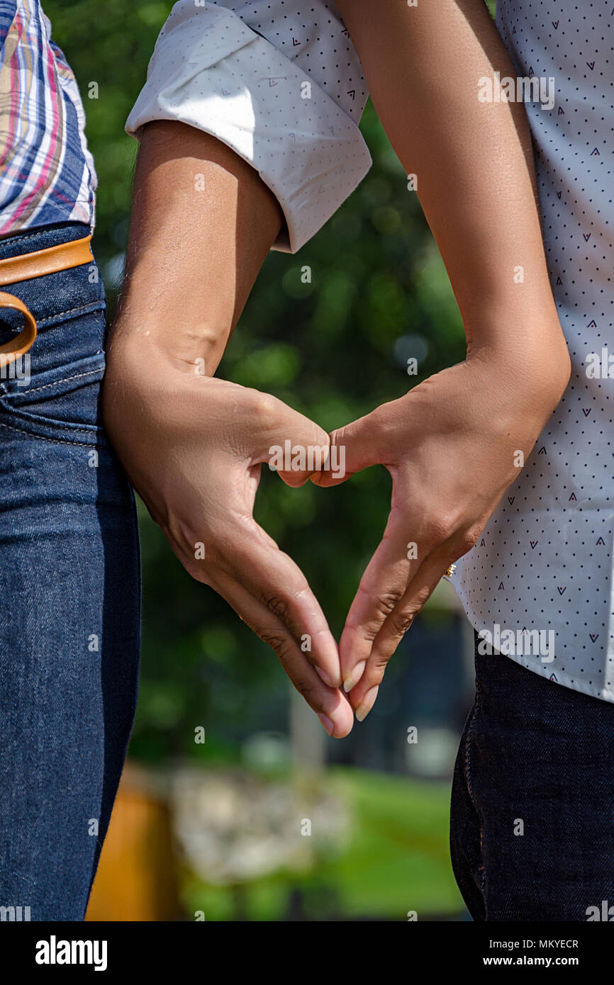 Ring groom bride gold jewelry hi-res stock photography and images - Alamy