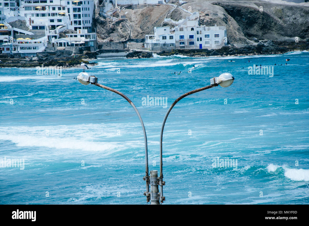 Silhouette jetty on beach sunrise hi-res stock photography and images ...
