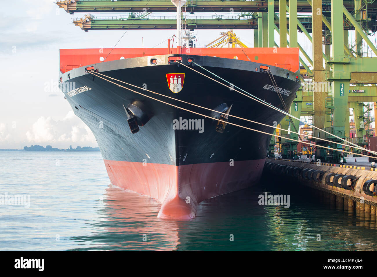 Shipping vessels in port hi-res stock photography and images - Alamy