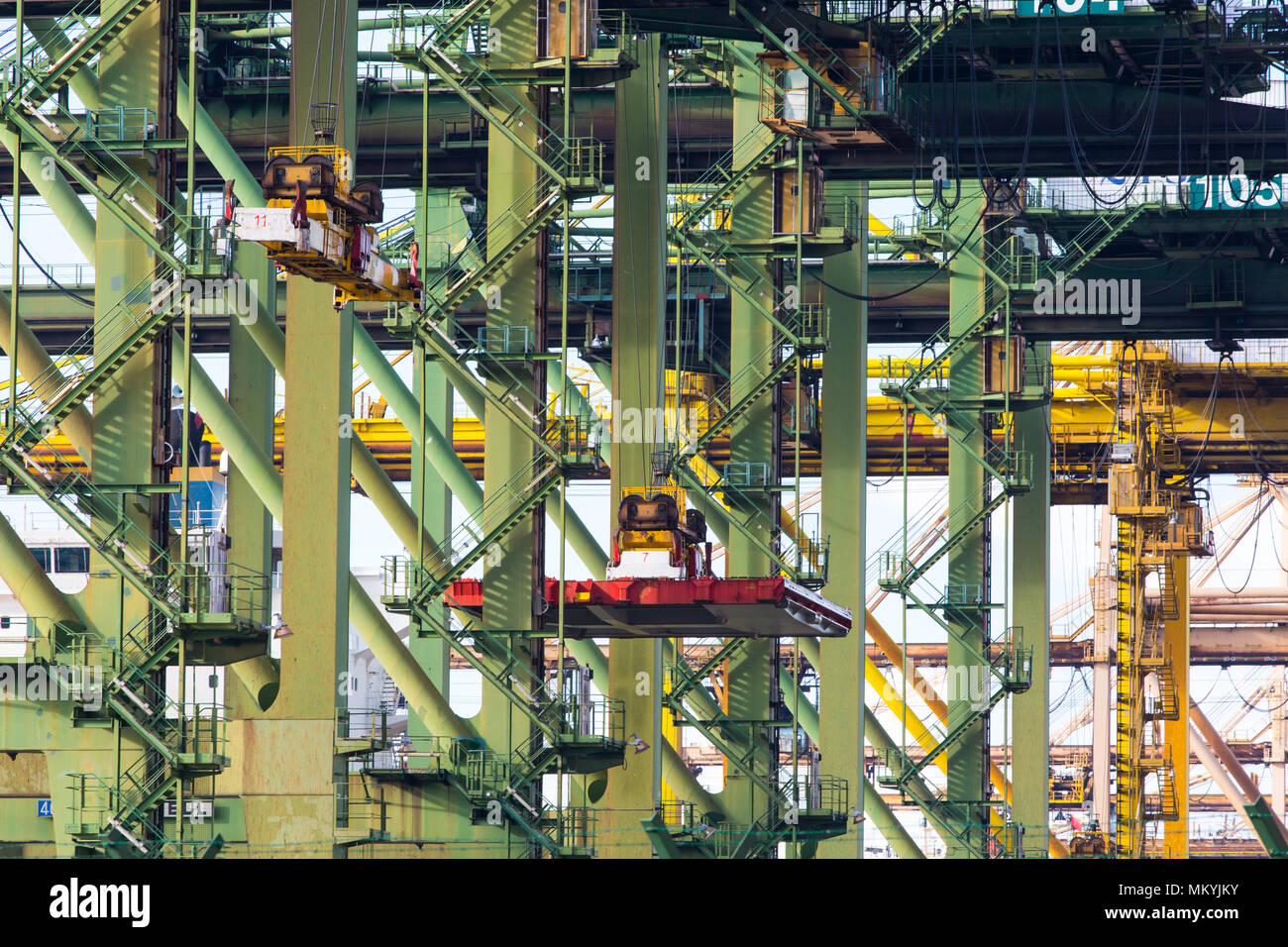 Cranes unloading containers in hi-res stock photography and images - Alamy