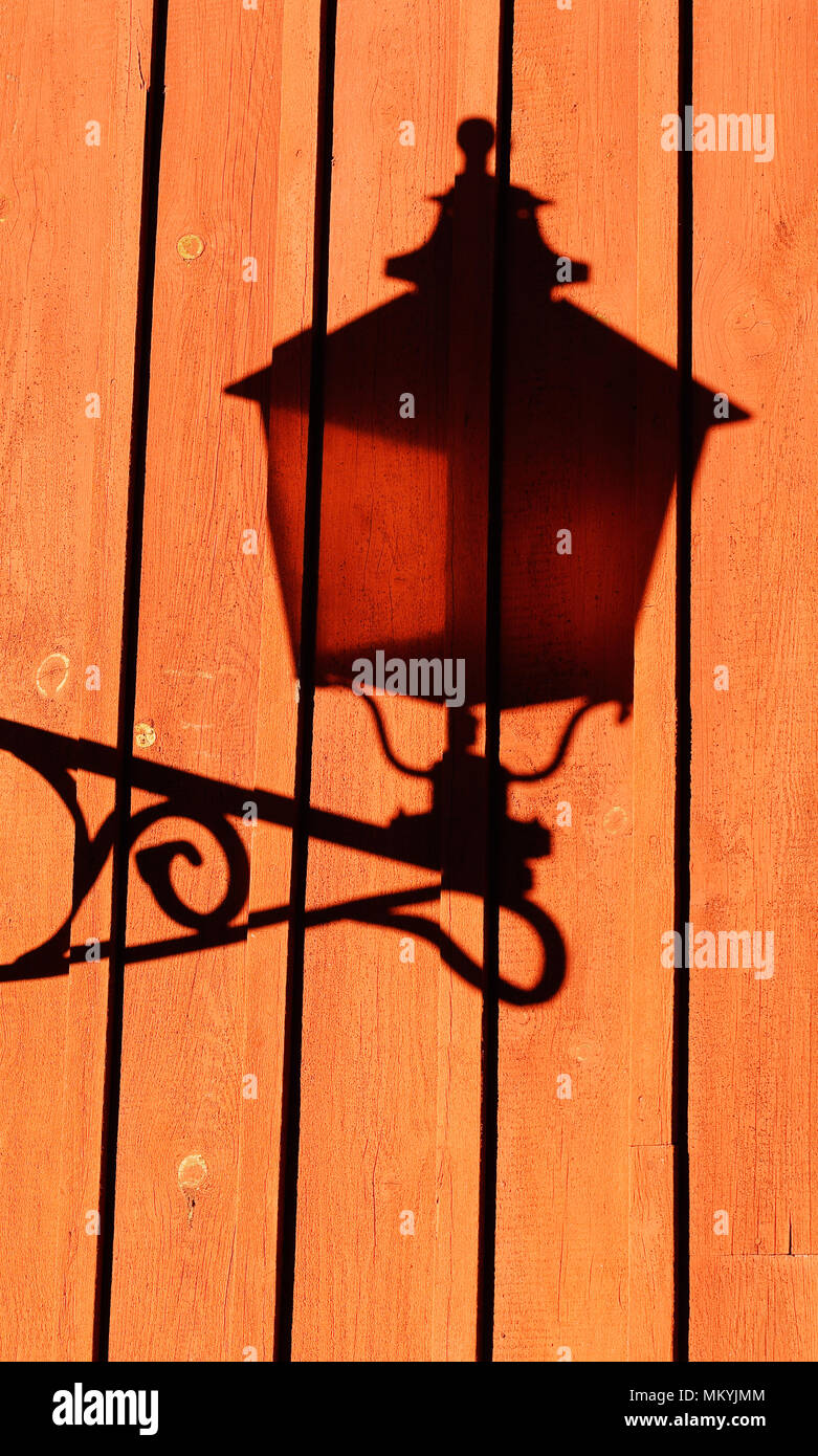 Shadow of a lamp post hi-res stock photography and images - Alamy