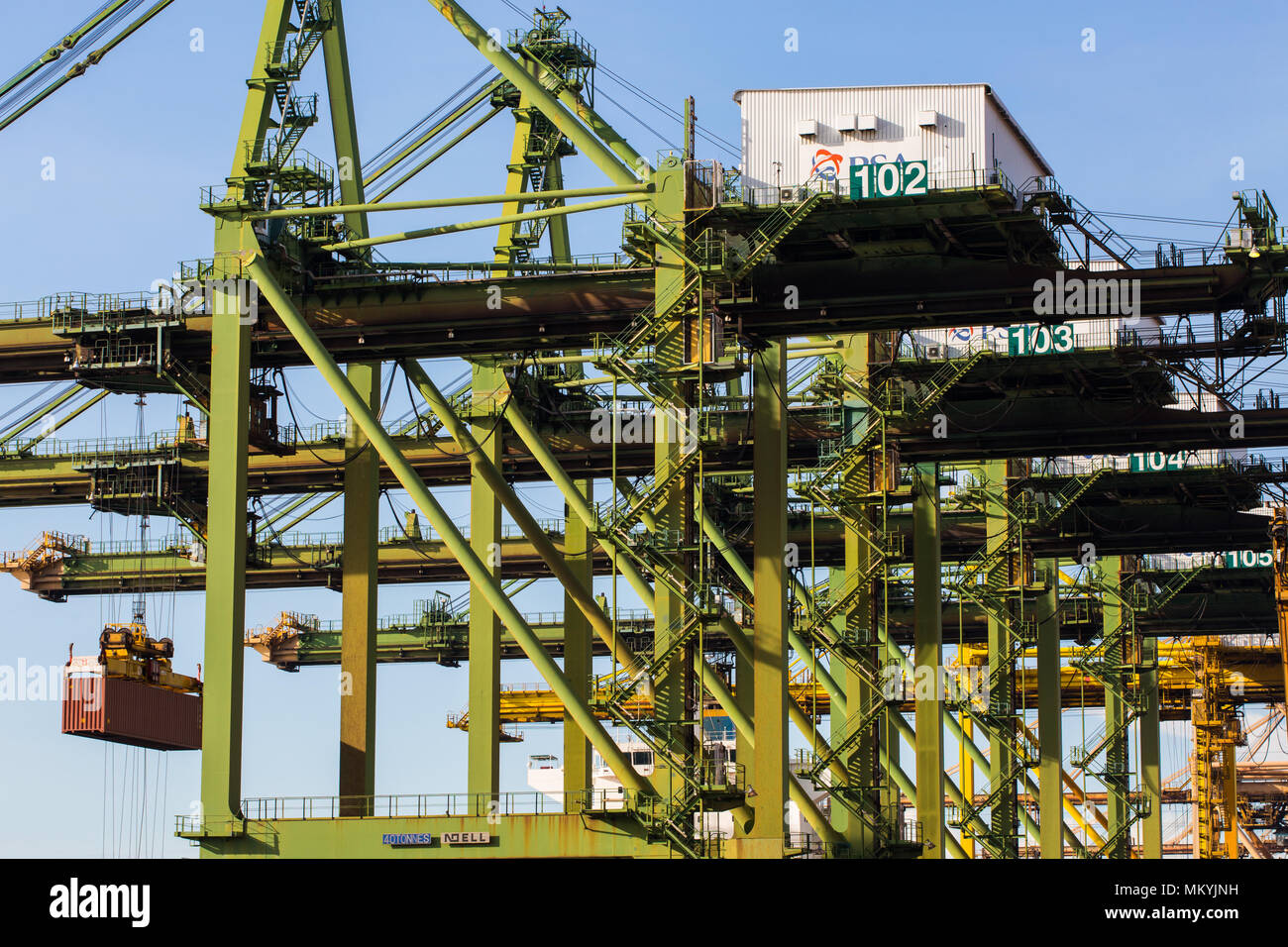 Loading unloading of goods hi-res stock photography and images - Alamy