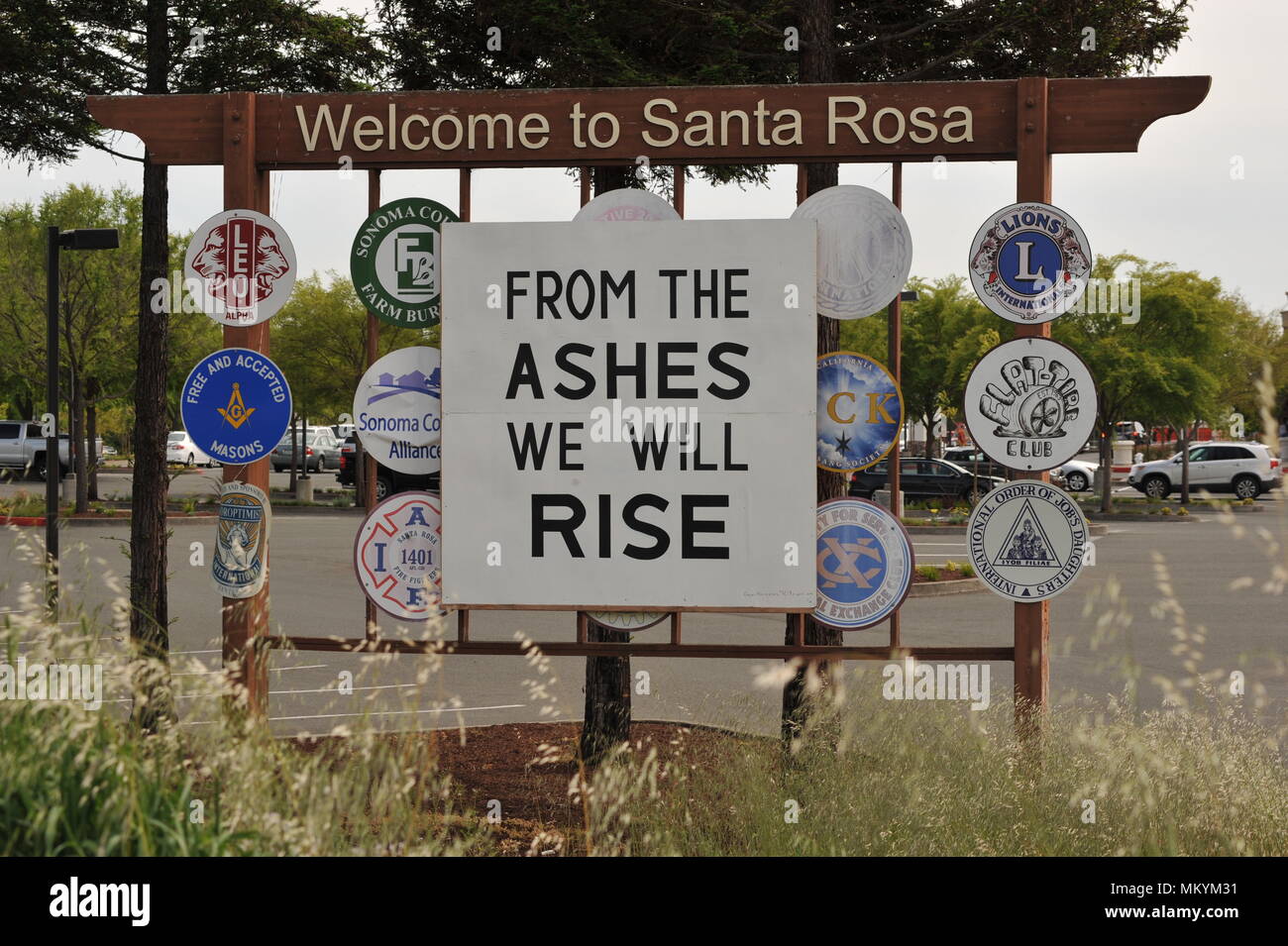 the "Welcome to Santa Rosa" sign on Highway 101, w/ another sign "from ...