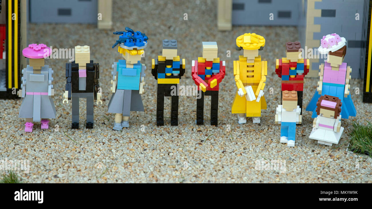 Lego figures representing Prince Harry and Meghan Markle's families in ...