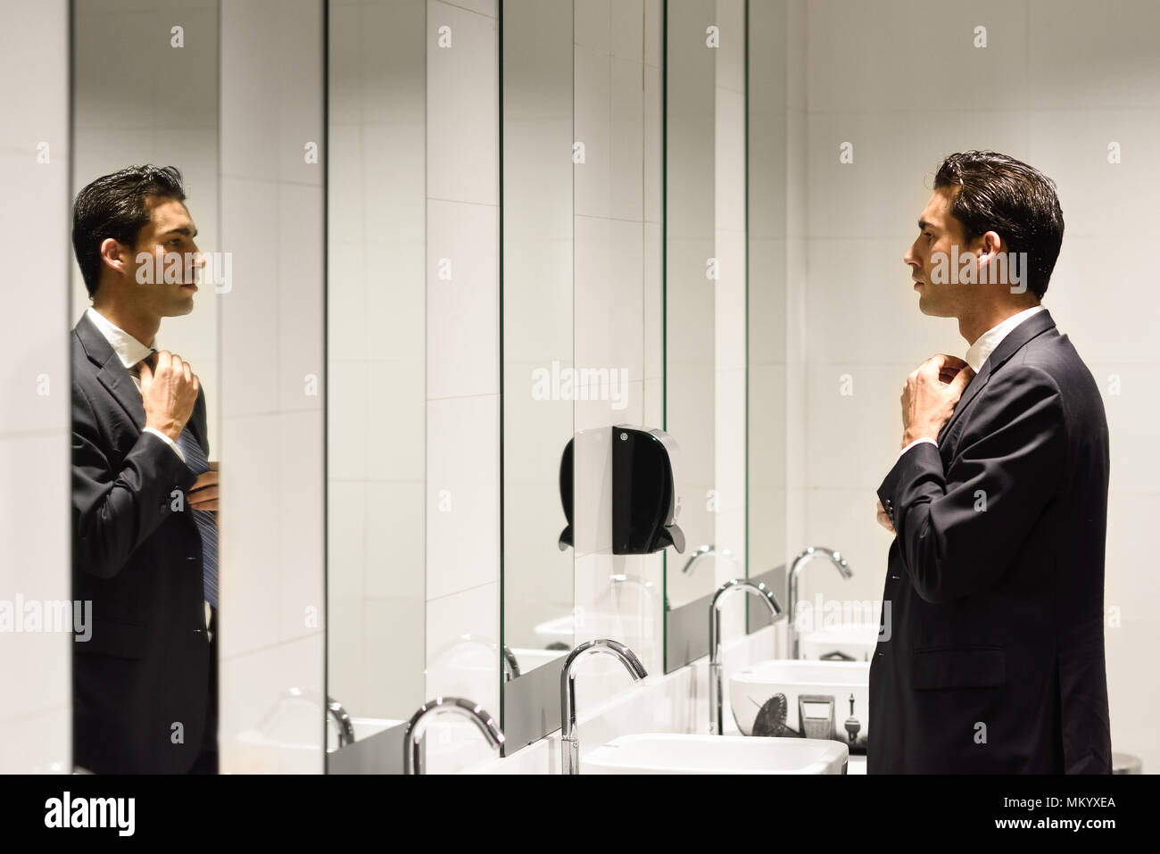 Man public restroom hi-res stock photography and images - Alamy