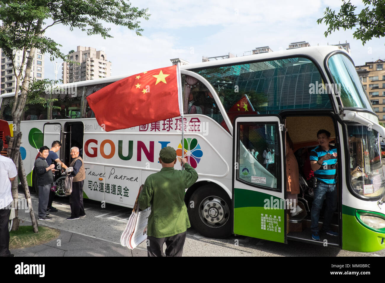 Taipei, Taiwan. 9th May 2018. Mainland Chinese tour groups at the base ...