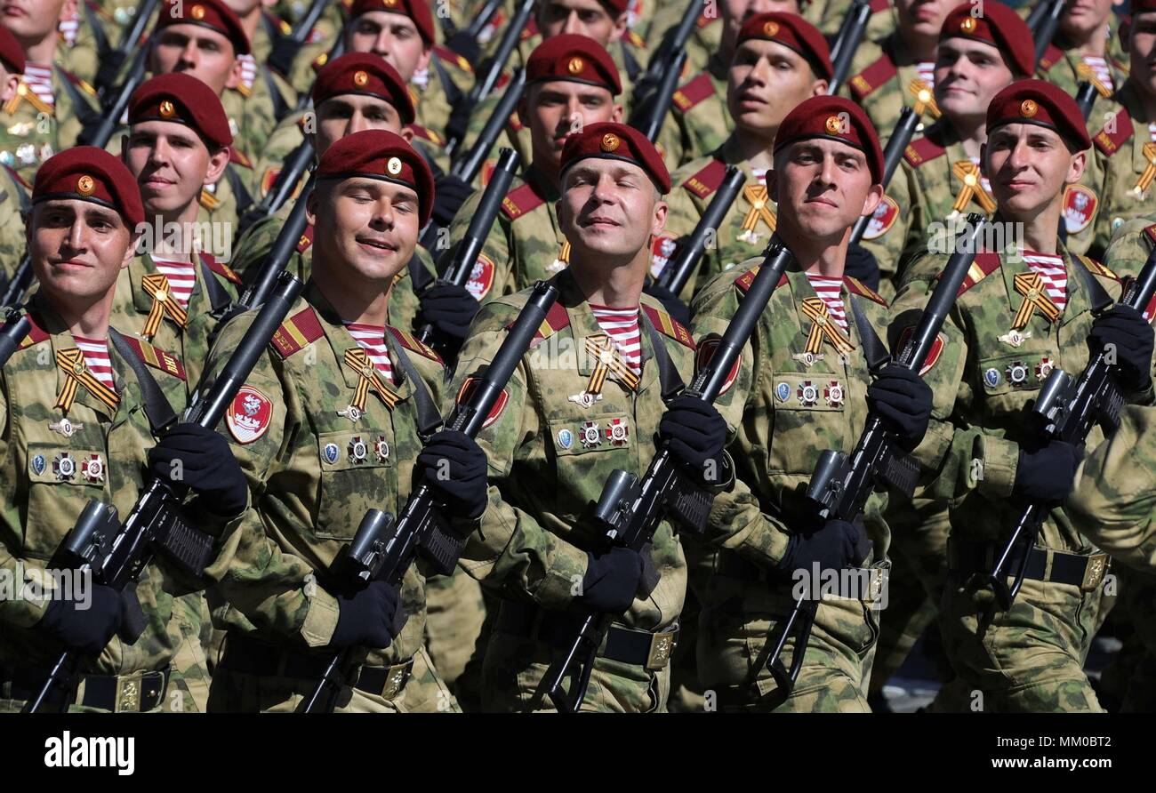Moscow, Russia. 9th May 2018. Russian Spetsnaz troops pass the review ...