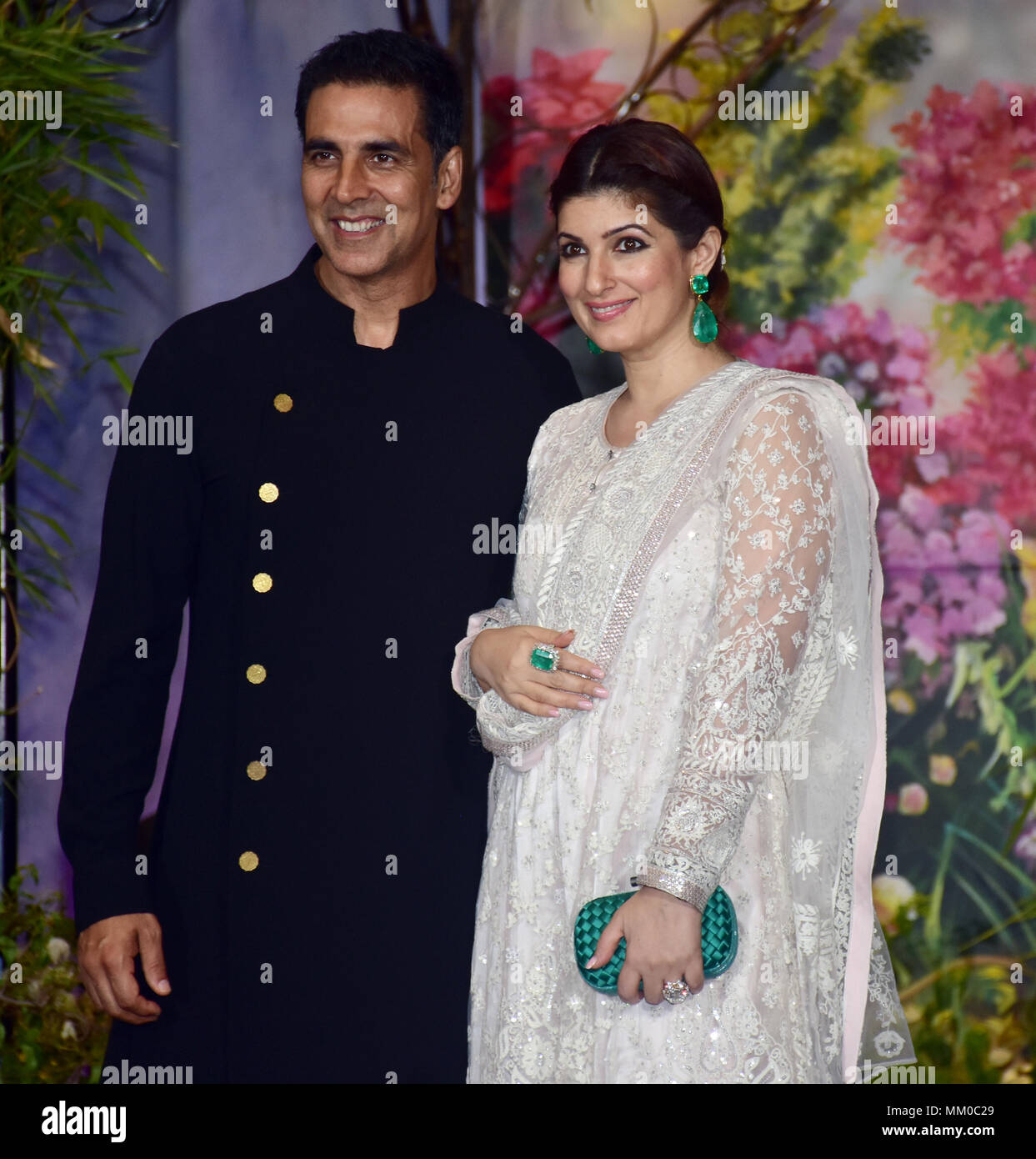 Akshay kumar and wife hi-res stock photography and images - Alamy