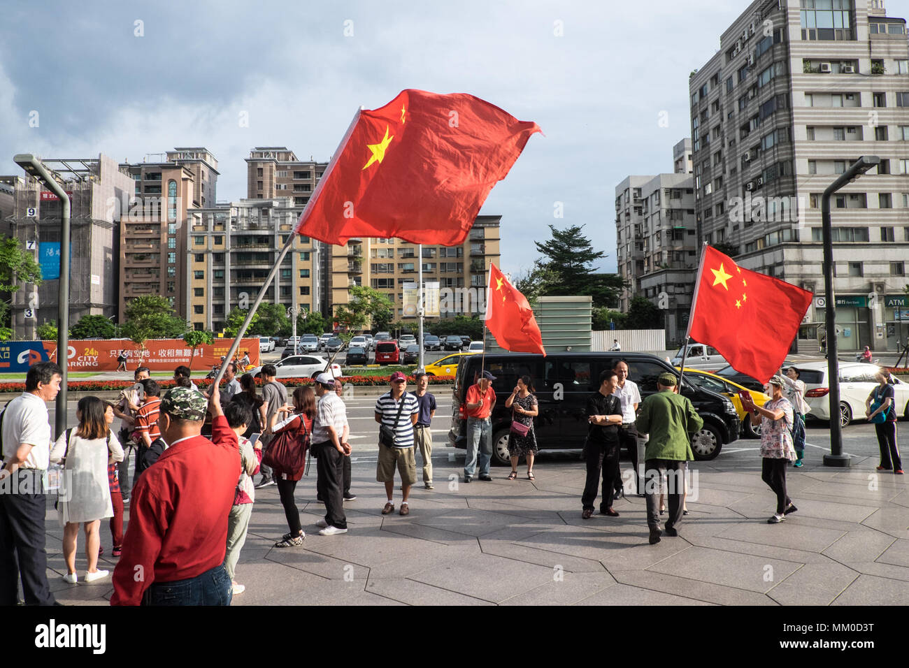 Mainland Chinese tour groups at the base of Taipei 101 Tower,attract ...